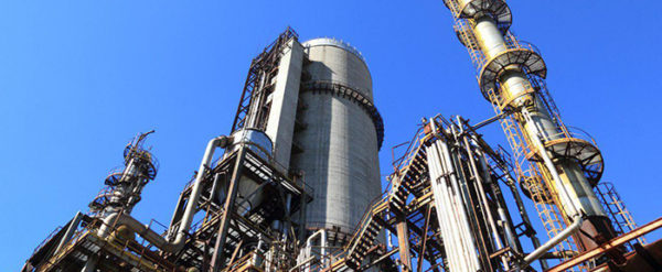 نفت خام چیست؟ ویژگی، تولید و کاربرد [راهنمای جامع] | راینه